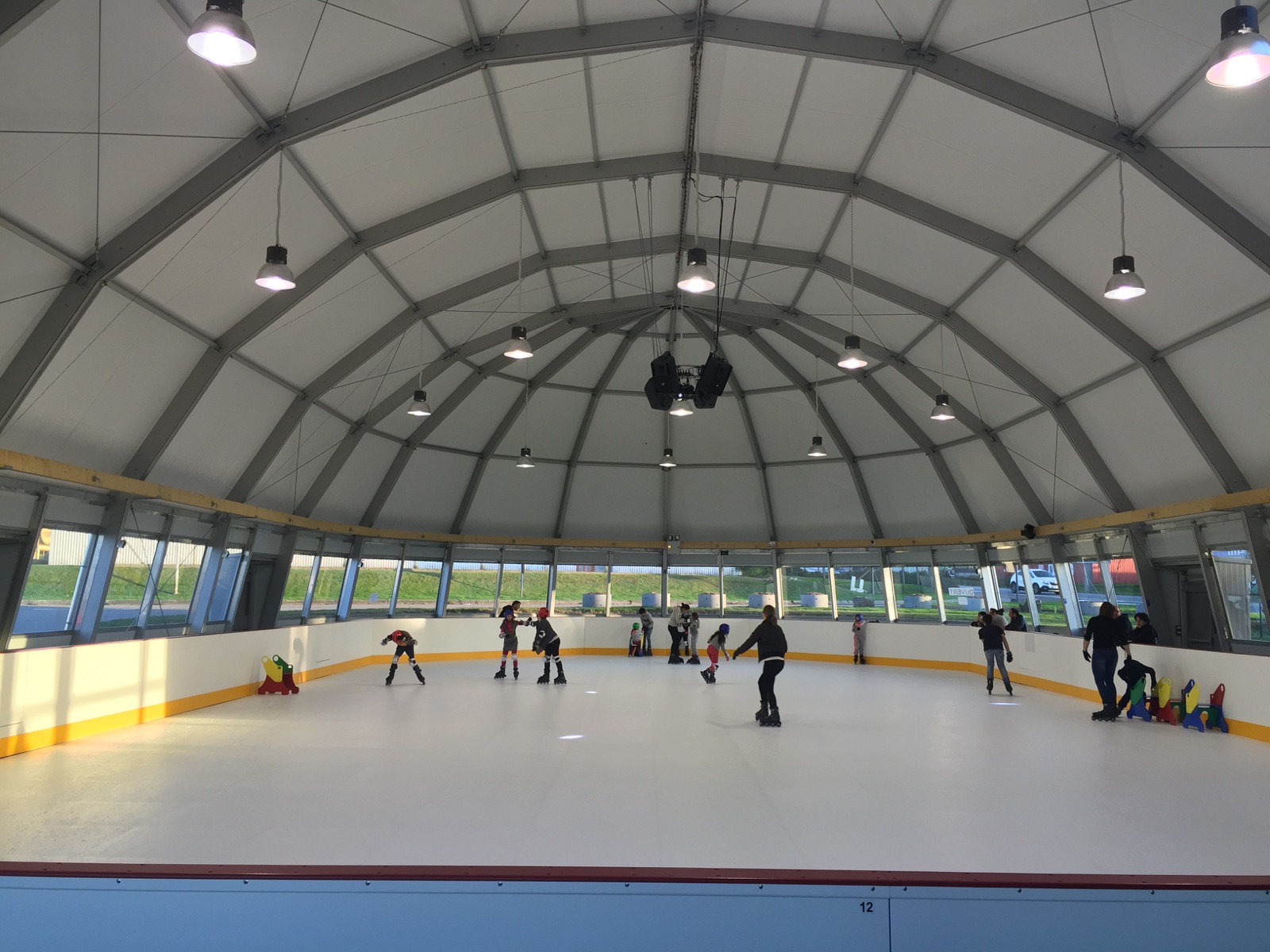 patinoire synthétique intérieure • NEW GLISS